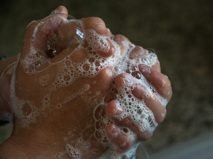 How to Treat an Ingrown Fingernail Safely at Home